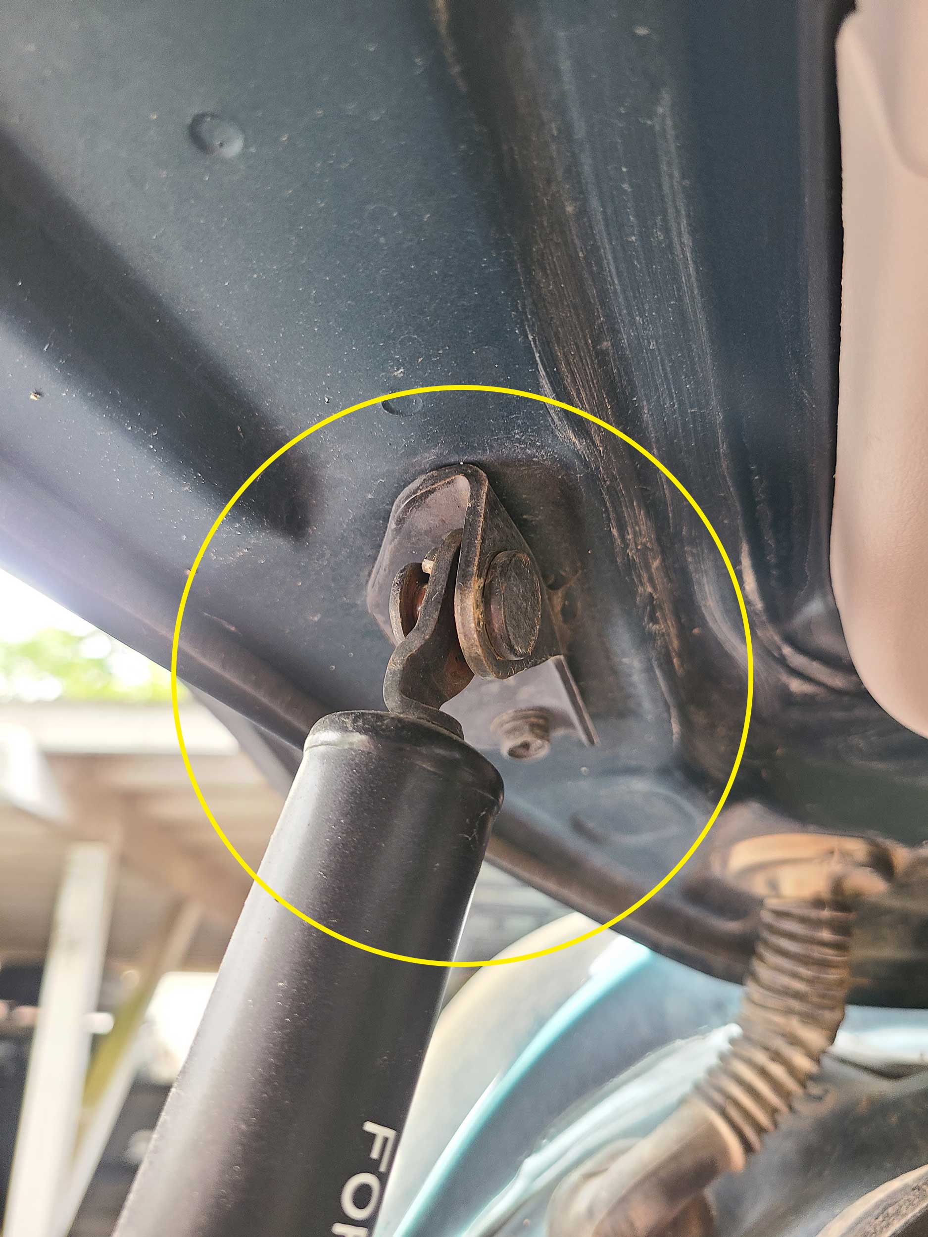 Upgrading the Mitsubishi Delica Space Gear's Rear Hatch Supports